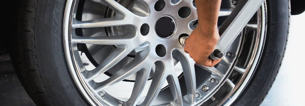 Mobile Tyre Fitter Devon | Tyre Fitting at Home & Work | Devon Tyres